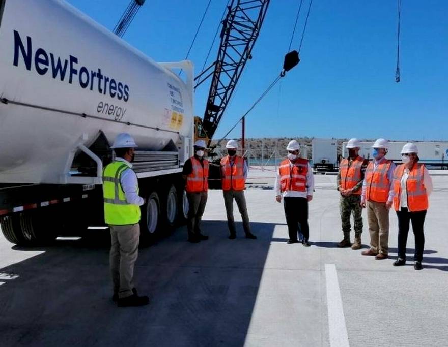 Mientras New Fortress sigue clausurada AMLO presume contrato con ...